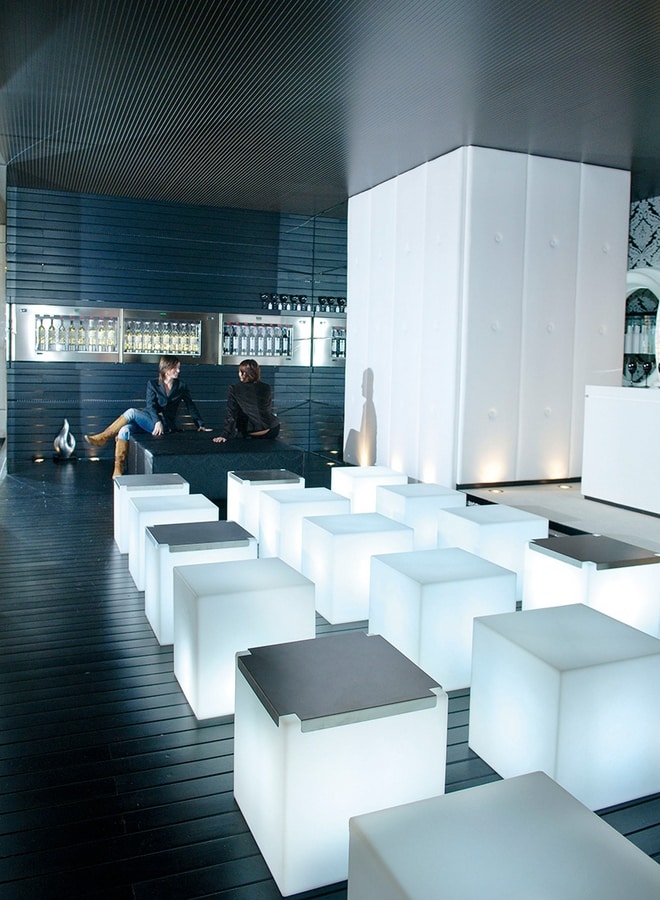 Cubo lampada da terra, un tavolino o uno sgabello | IDFdesign