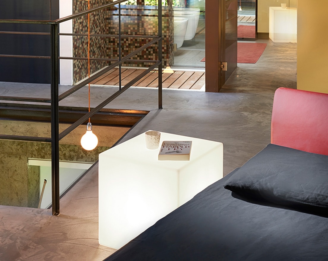 Cubo lampada da terra, un tavolino o uno sgabello | IDFdesign