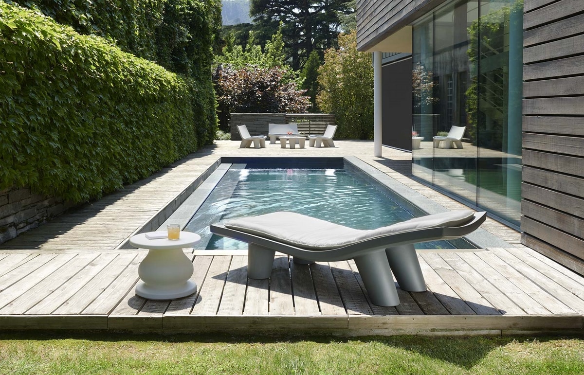 Chaise-longue in polietilene dal design curvato | IDFdesign